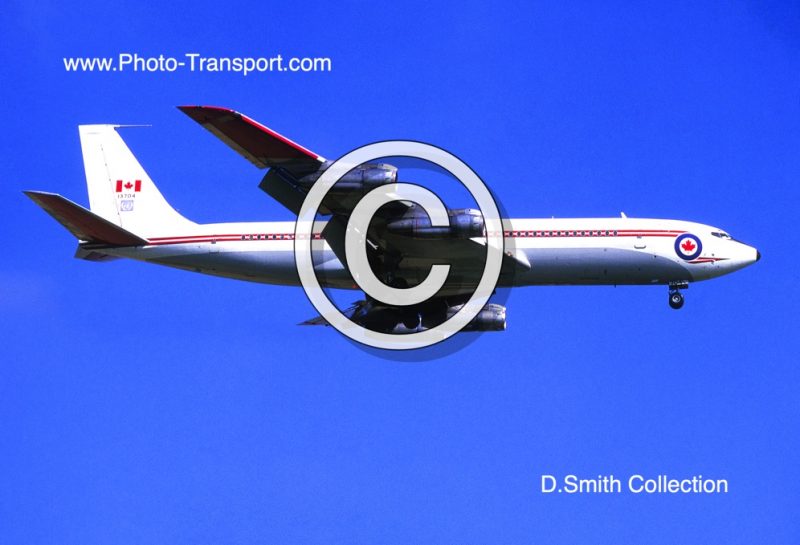 Boeing 707-300 13704 Royal Canadian Air Force (RCAF) - Photo Transport